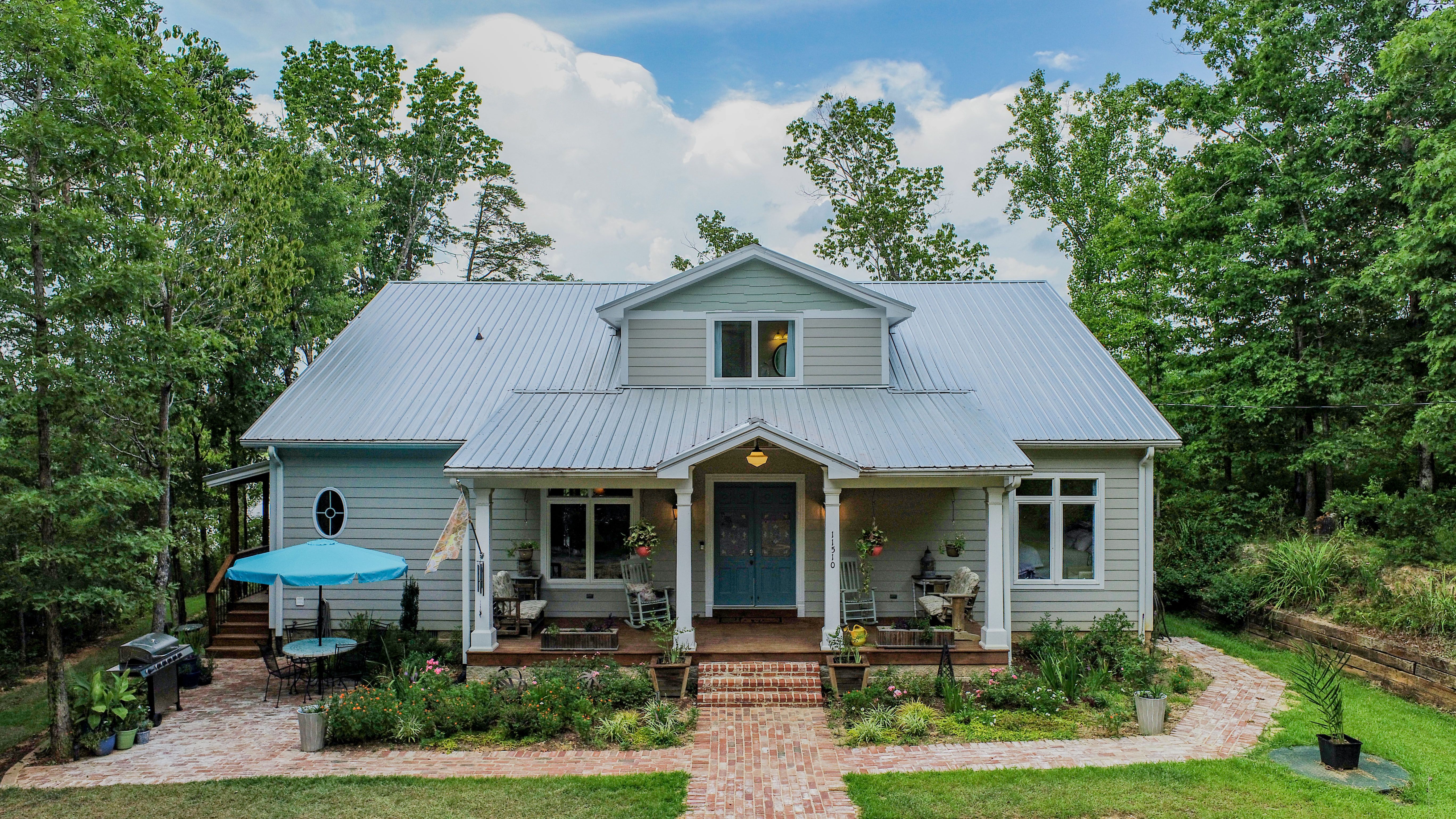 Firefly Lake House | Bama Bed and Breakfast