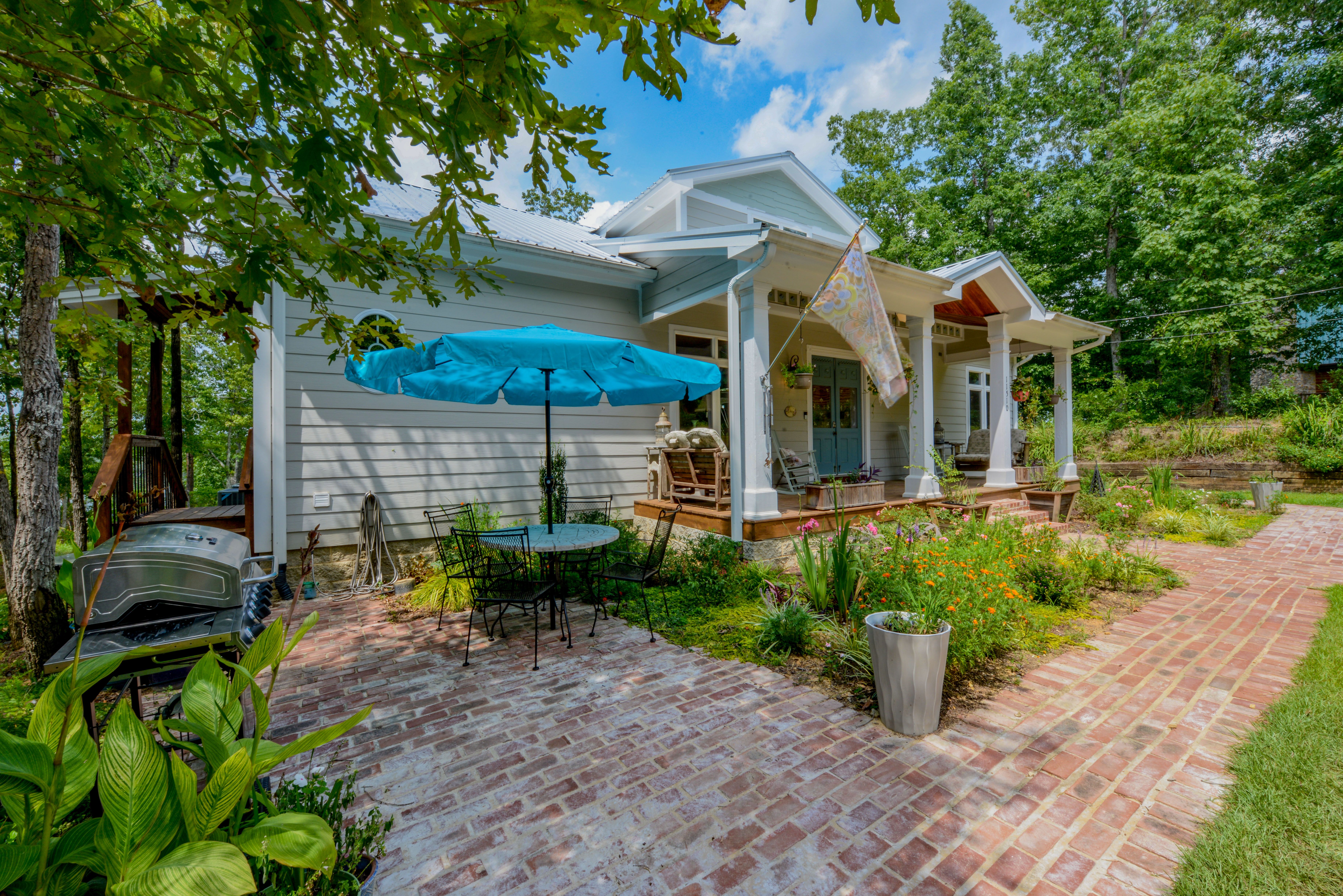 Firefly Lake House | Bama Bed and Breakfast