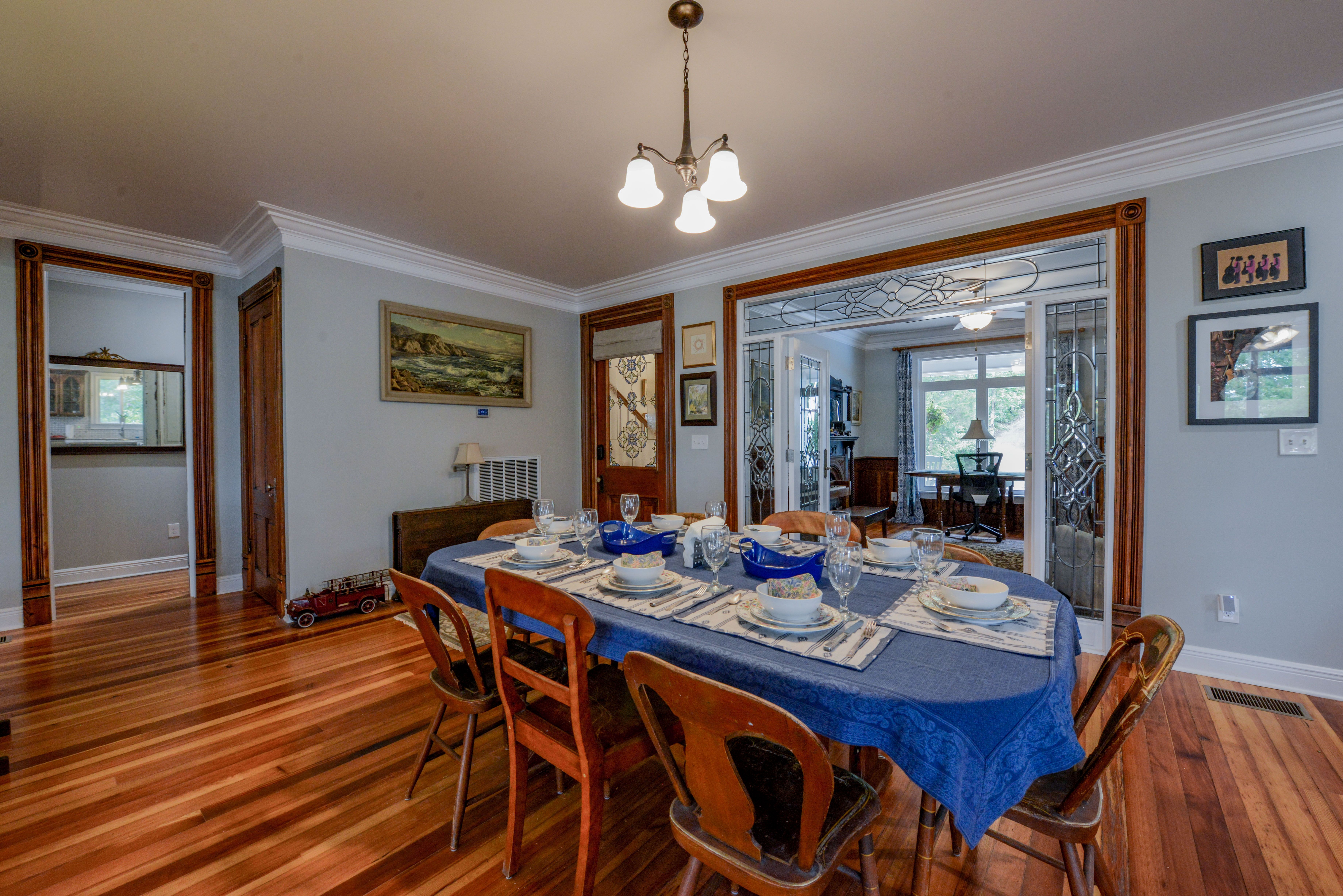 Firefly Lake House | Bama Bed and Breakfast