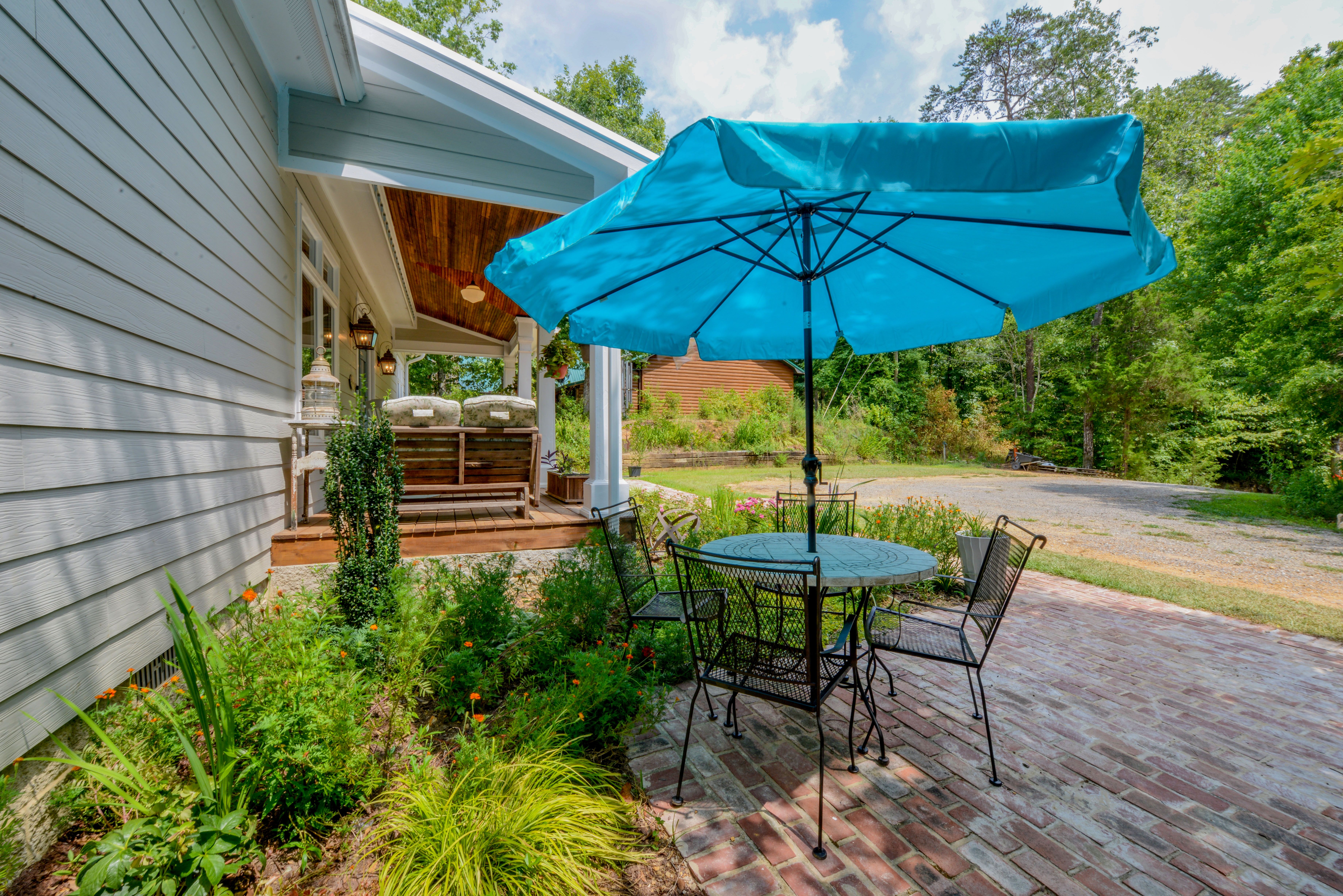 Firefly Lake House | Bama Bed and Breakfast