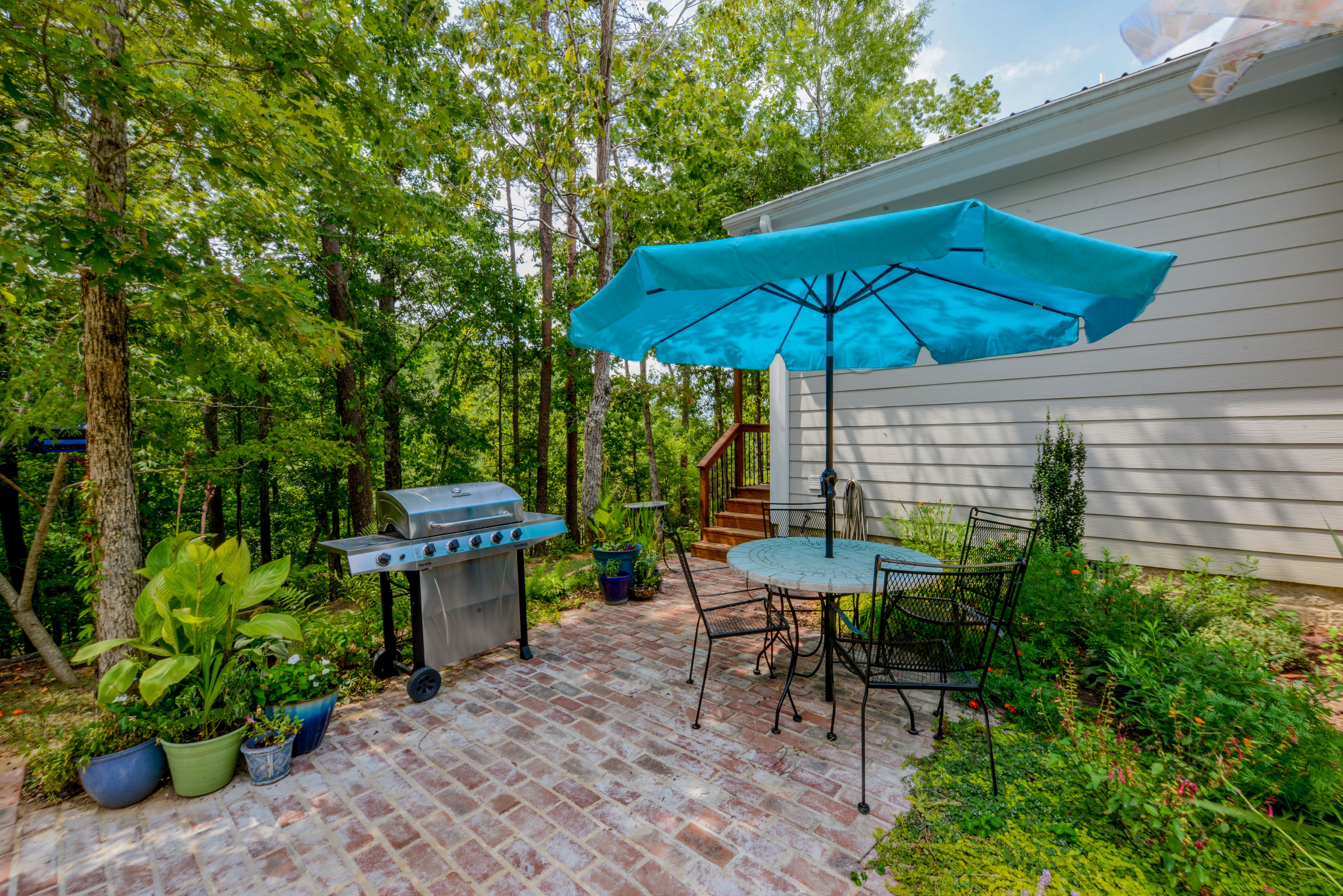 Firefly Lake House | Bama Bed and Breakfast