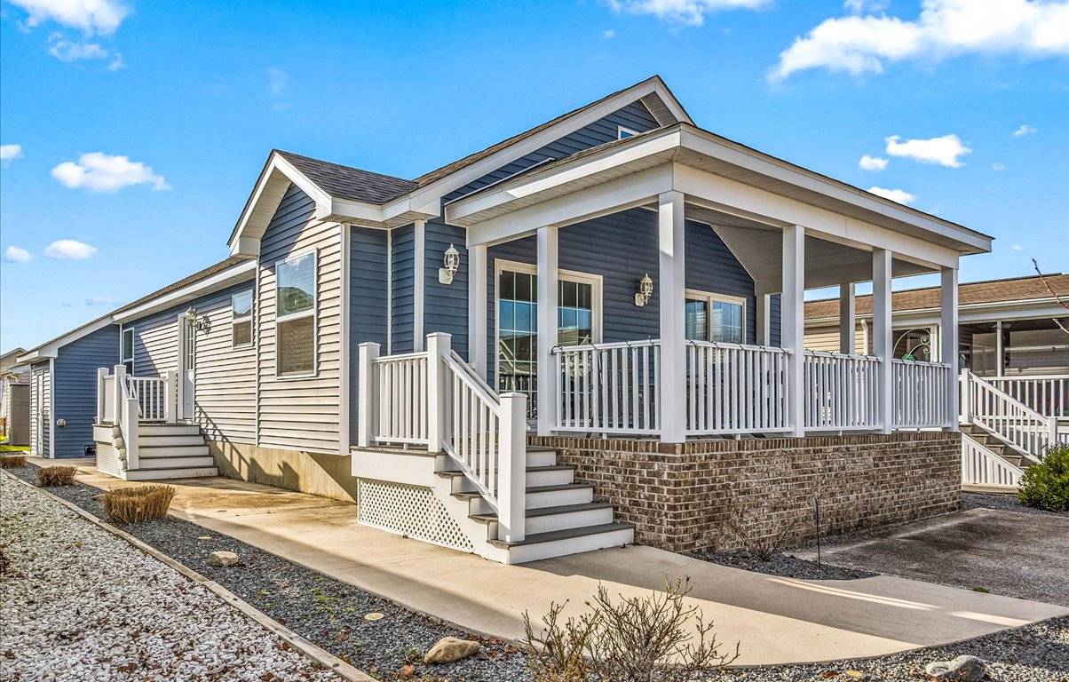 Clamshell House | Benchmark Property Services