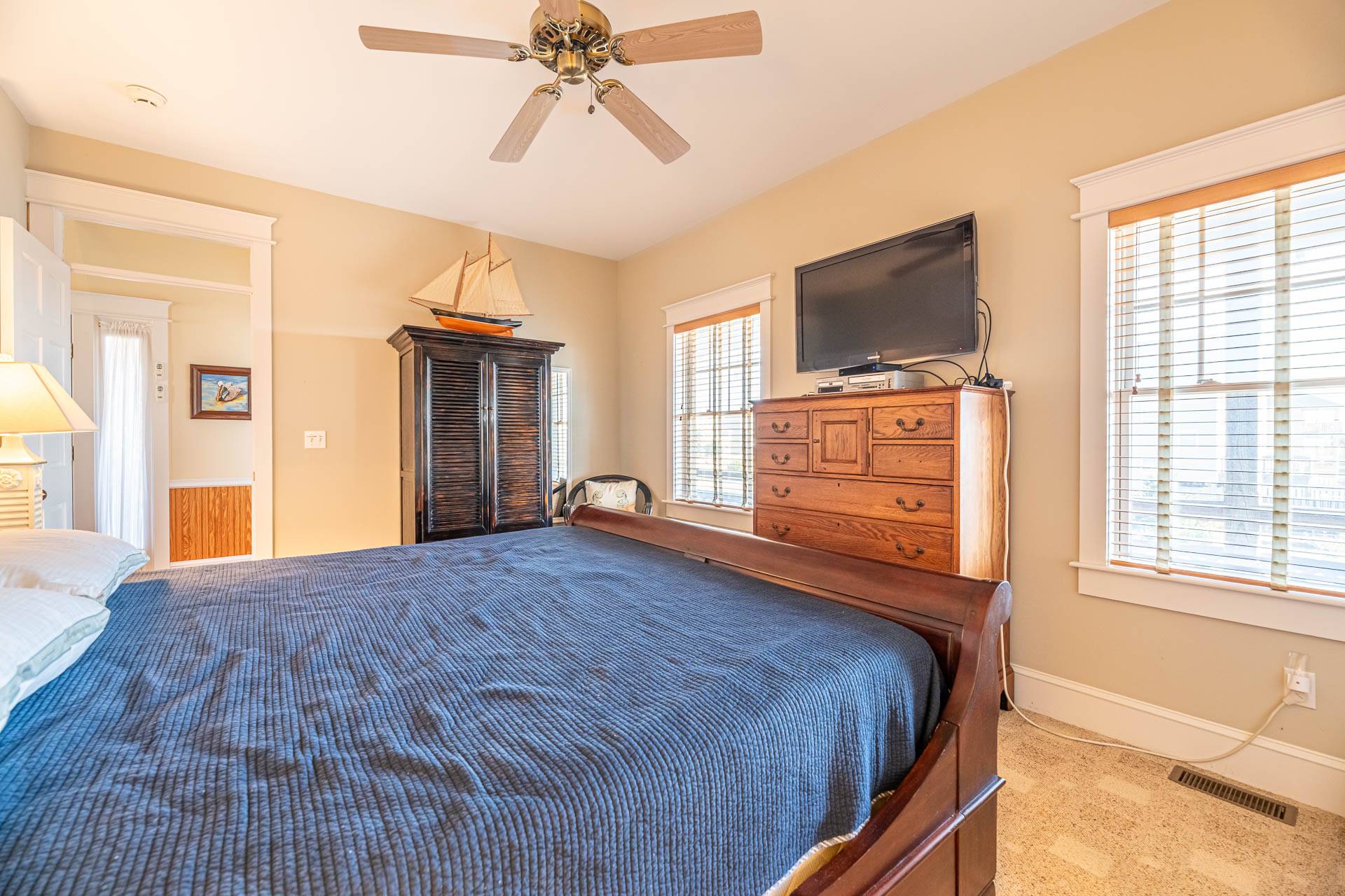 Book A Pirates Hideout | Semi-Oceanfront OBX Vacation Rental