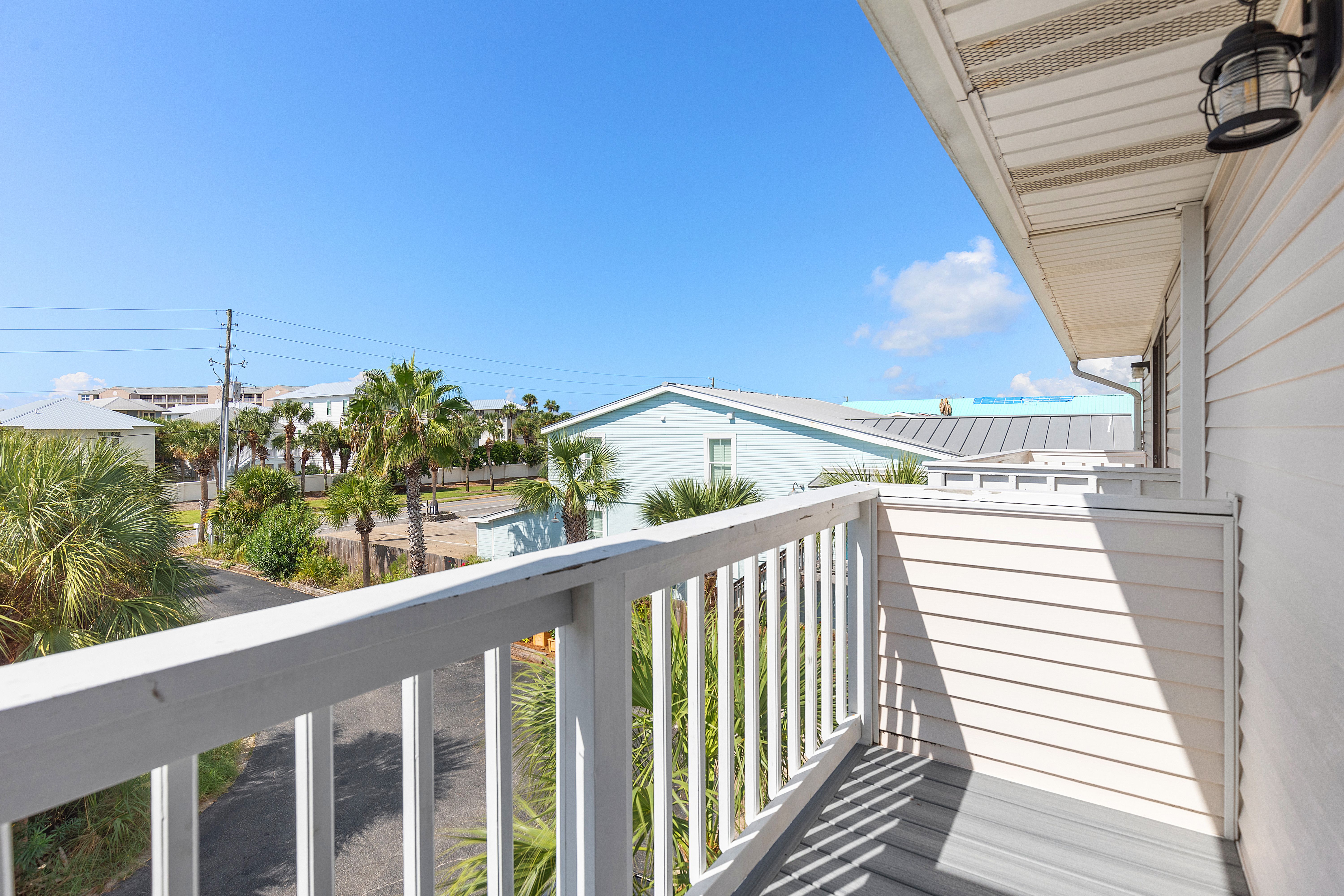 "Happy Harbor" 2 Private Beaches, Dock Space, 2 Balconies, Canal Front ...