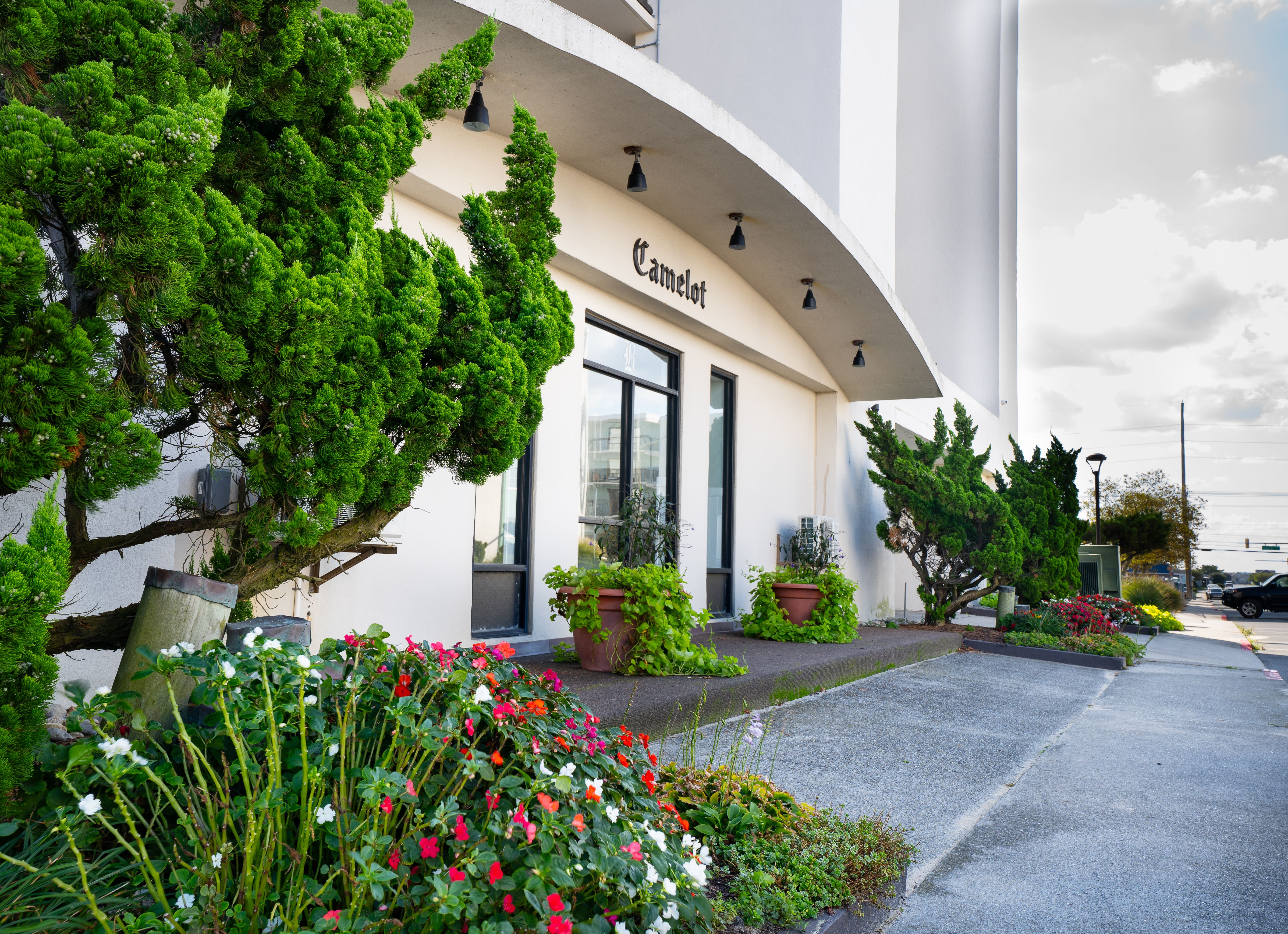 Camelot 204 B | Century 21 New Horizon