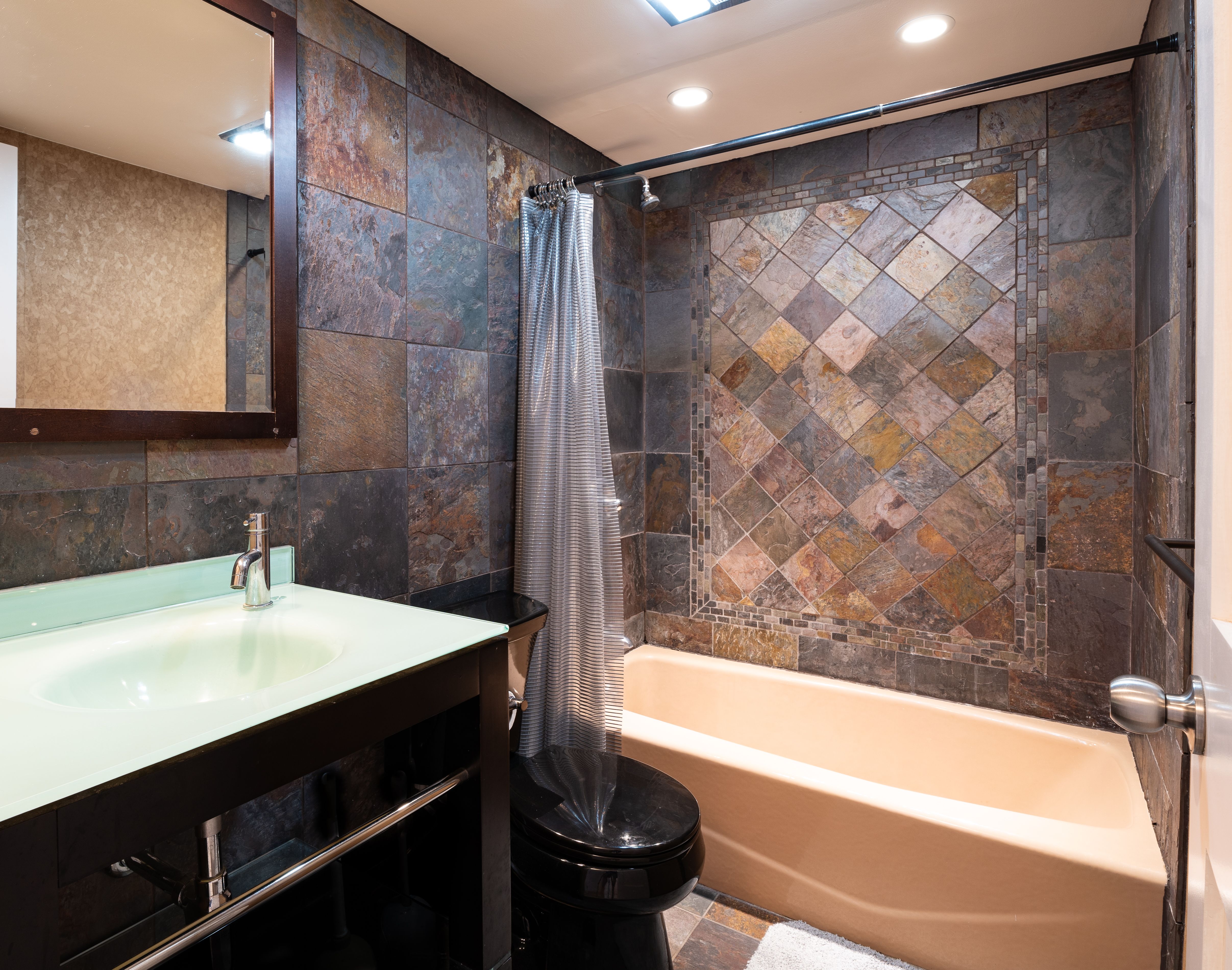 Camelot 204 B | Century 21 New Horizon