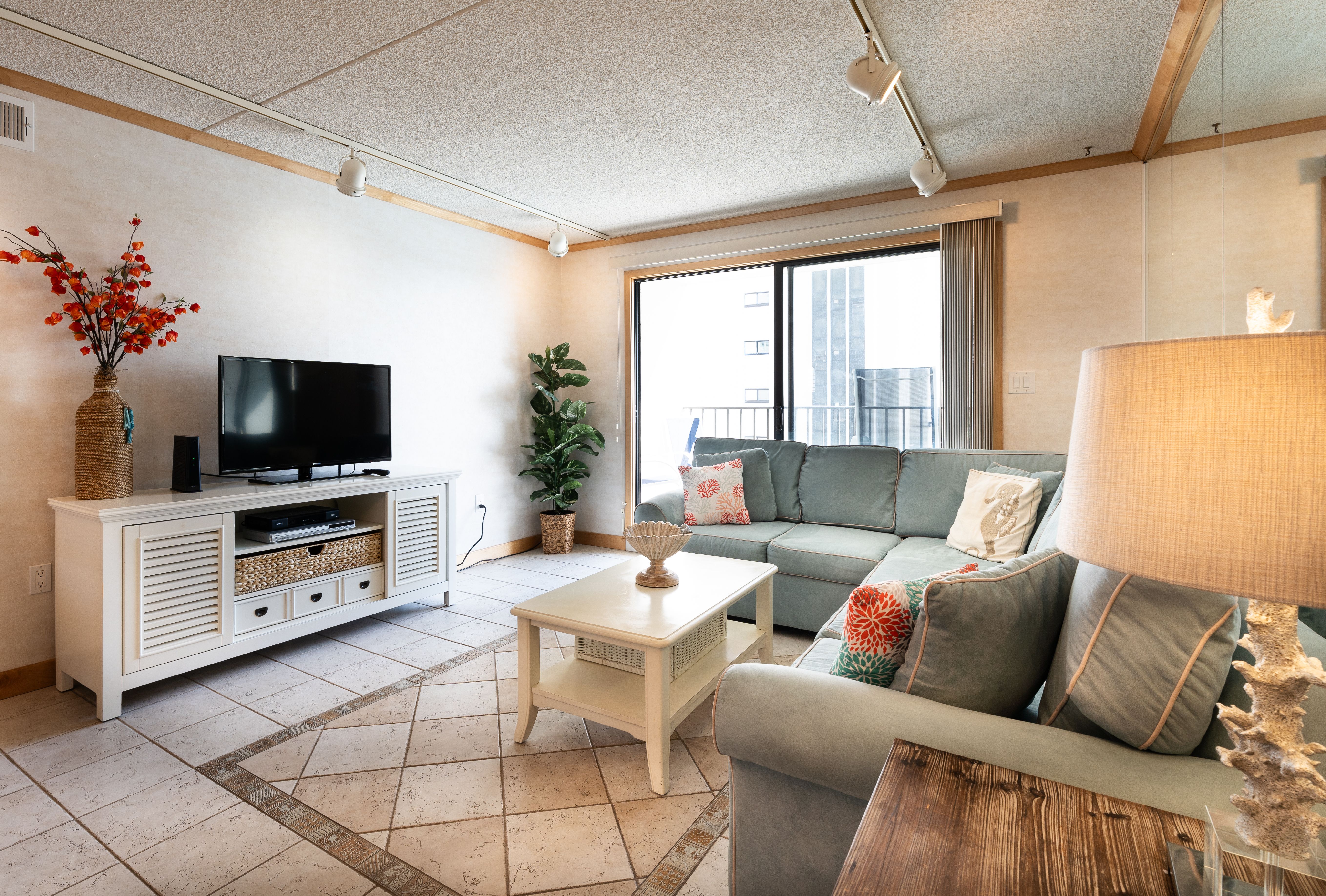 Camelot 204 B | Century 21 New Horizon