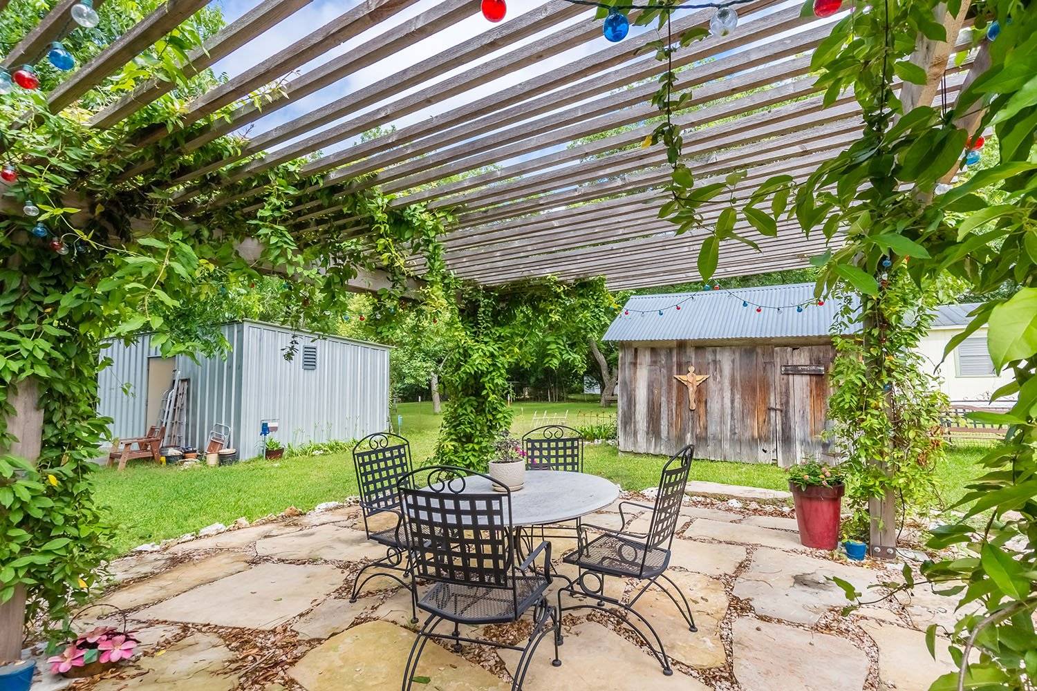 Mistletoe House | Fredericksburg Stays