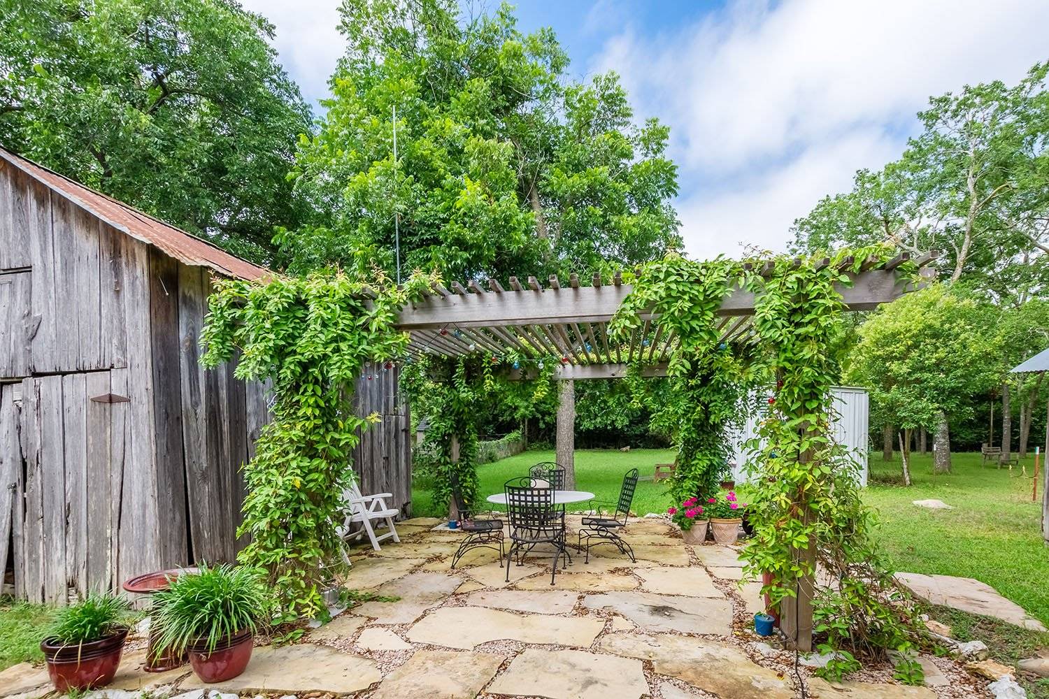 Mistletoe House | Fredericksburg Stays