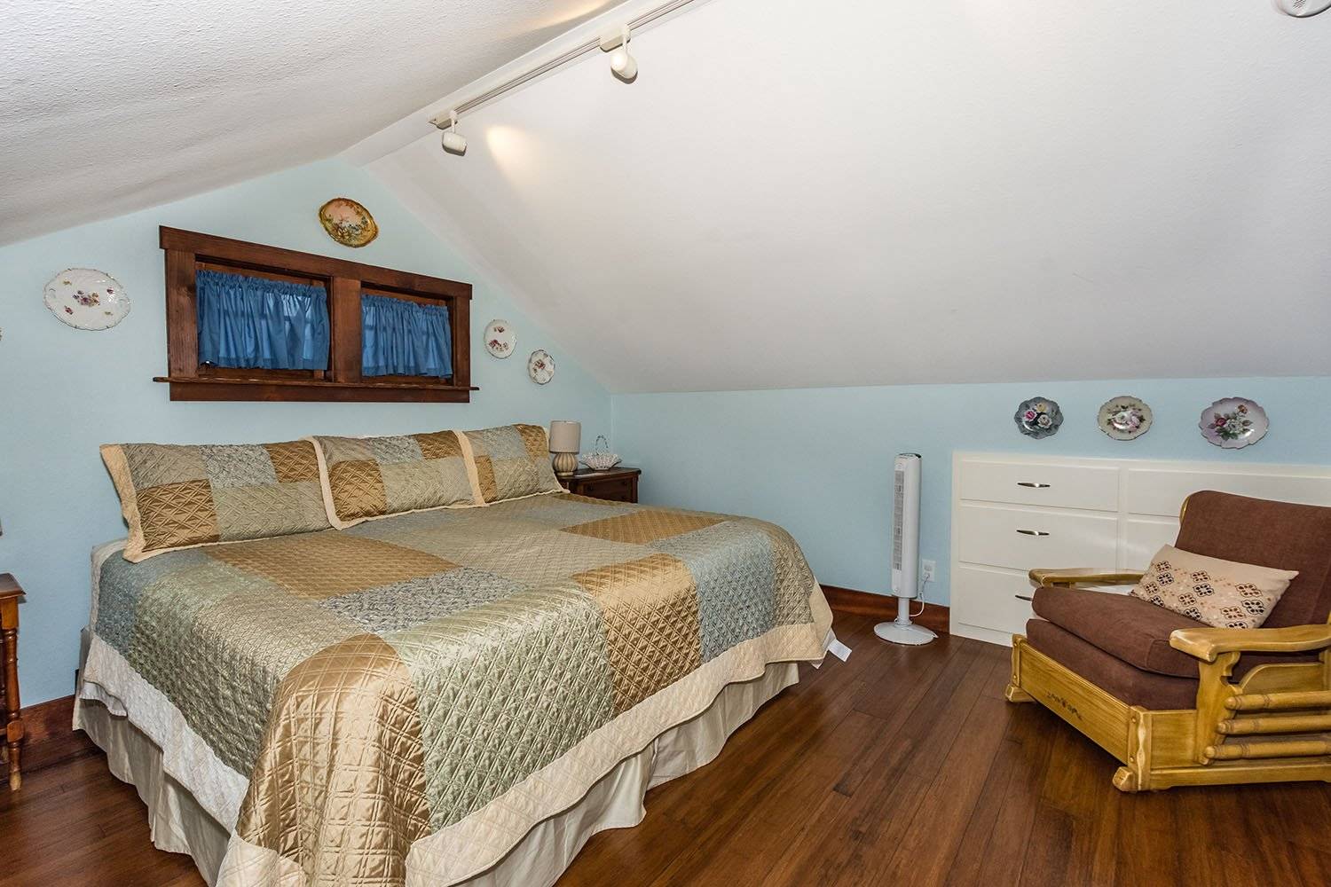 Mistletoe House | Fredericksburg Stays