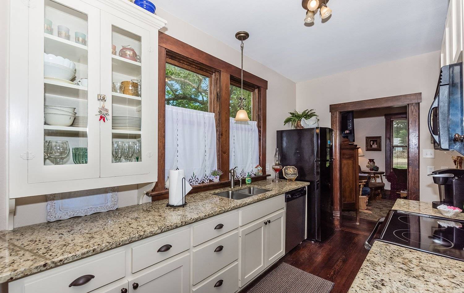 Mistletoe House | Fredericksburg Stays