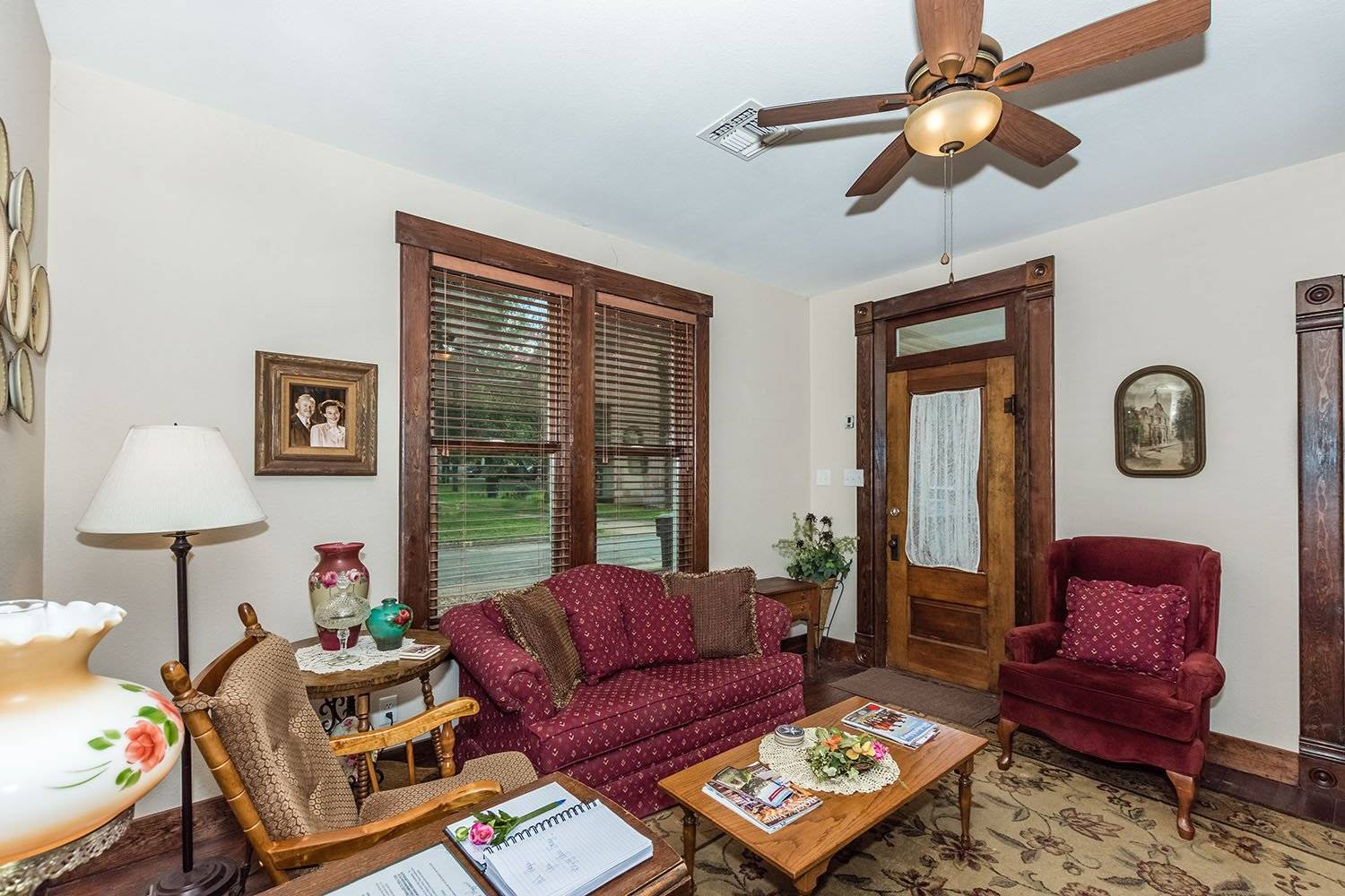 Mistletoe House | Fredericksburg Stays