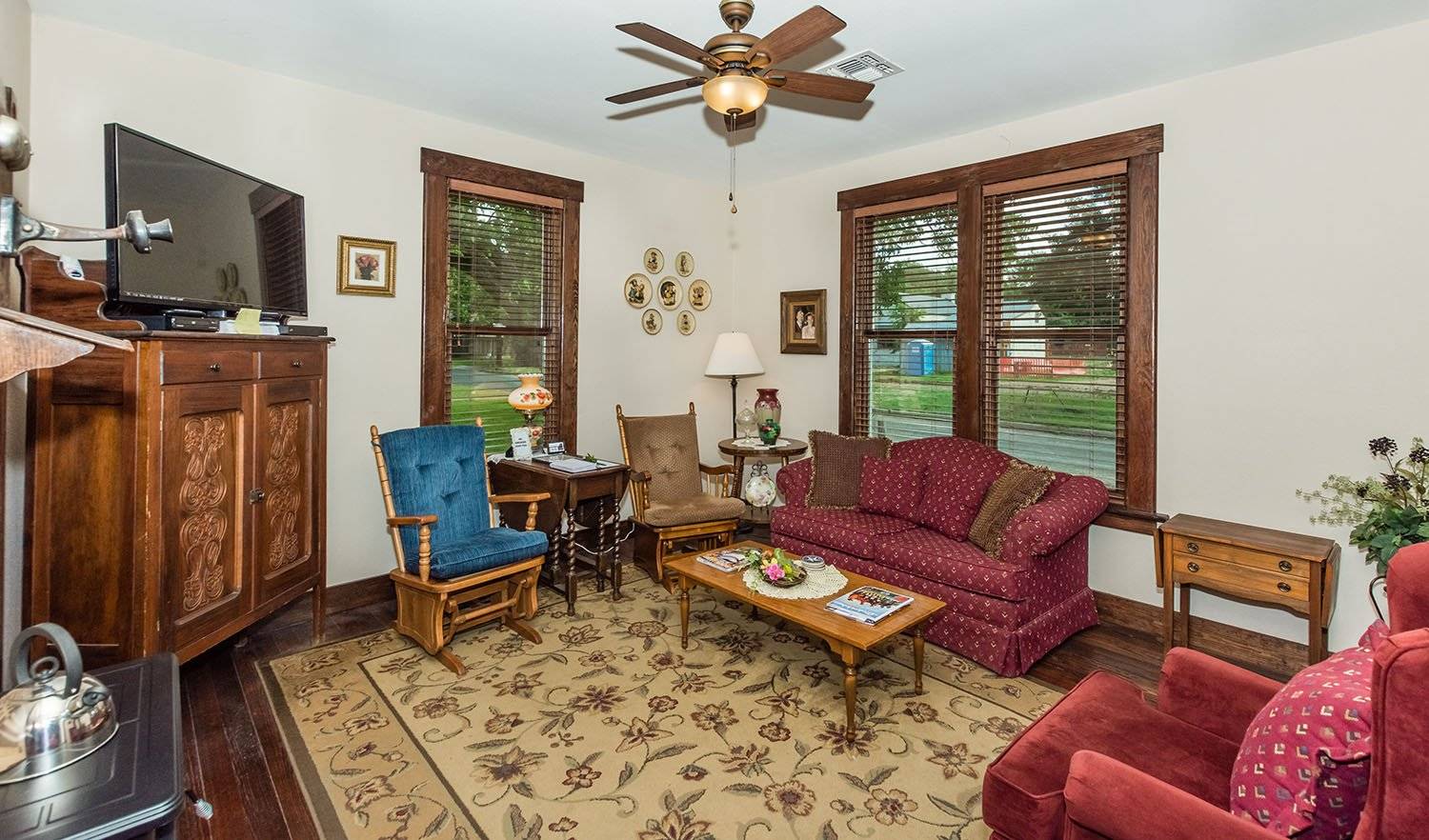 Mistletoe House | Fredericksburg Stays