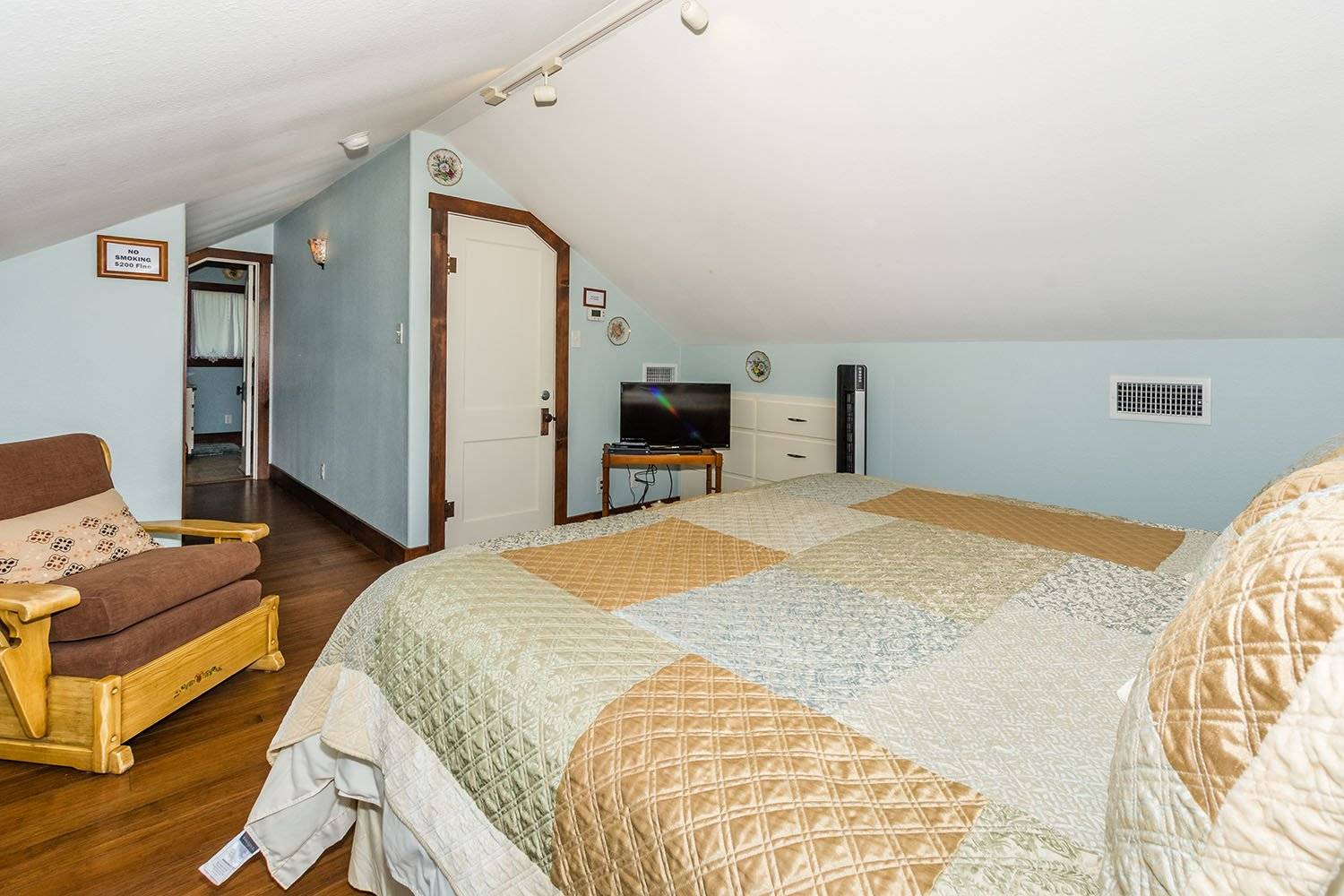 Mistletoe House | Fredericksburg Stays