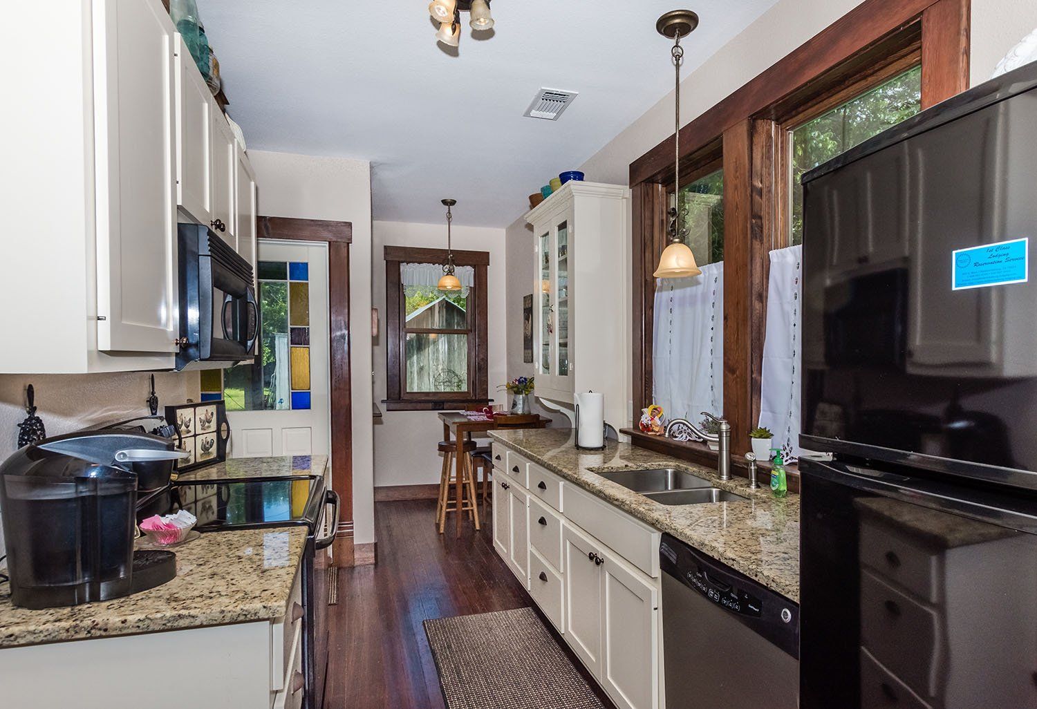 Mistletoe House | Fredericksburg Stays