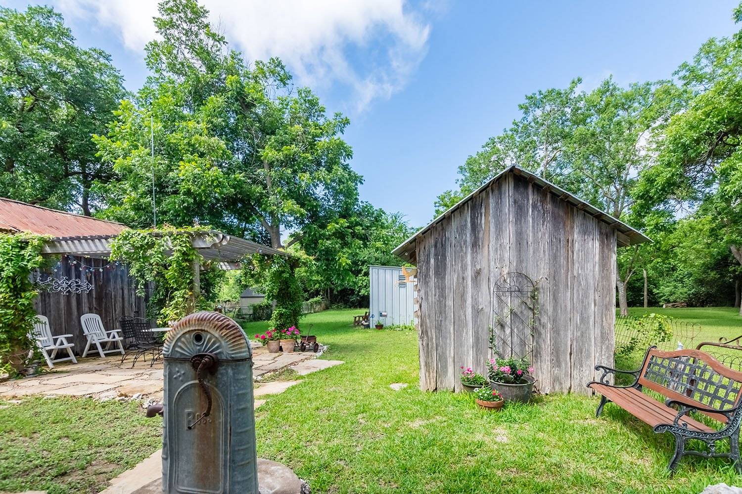 Mistletoe House | Fredericksburg Stays