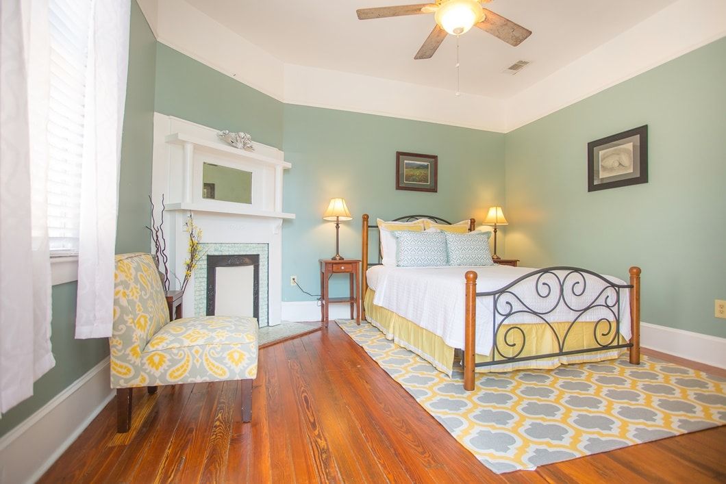 Oakview Manor | Savannah Rentals | Lucky Savannah