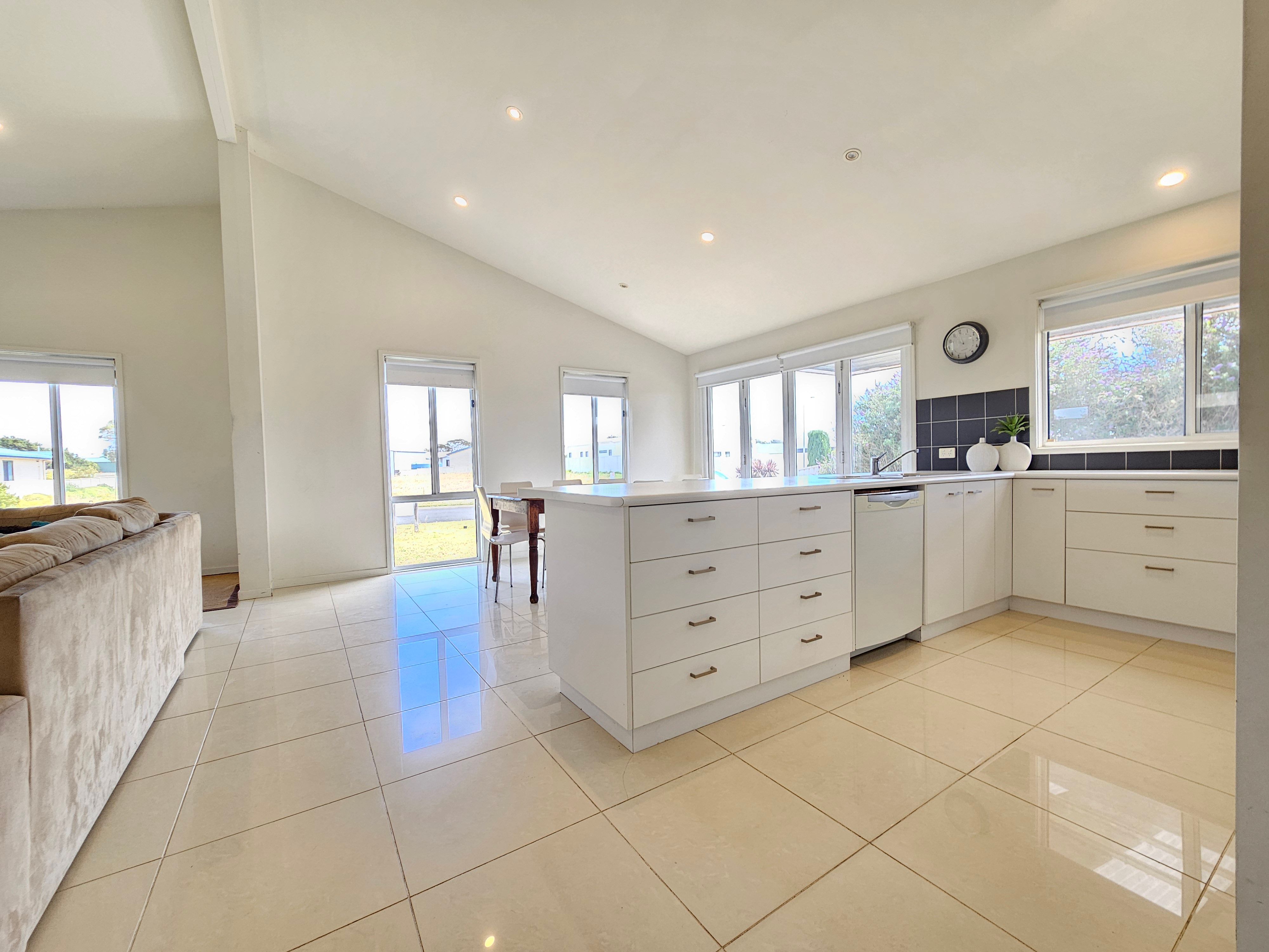 Tallara @ Robe - 16 DeGuichen Drive | Robe Holiday Rentals