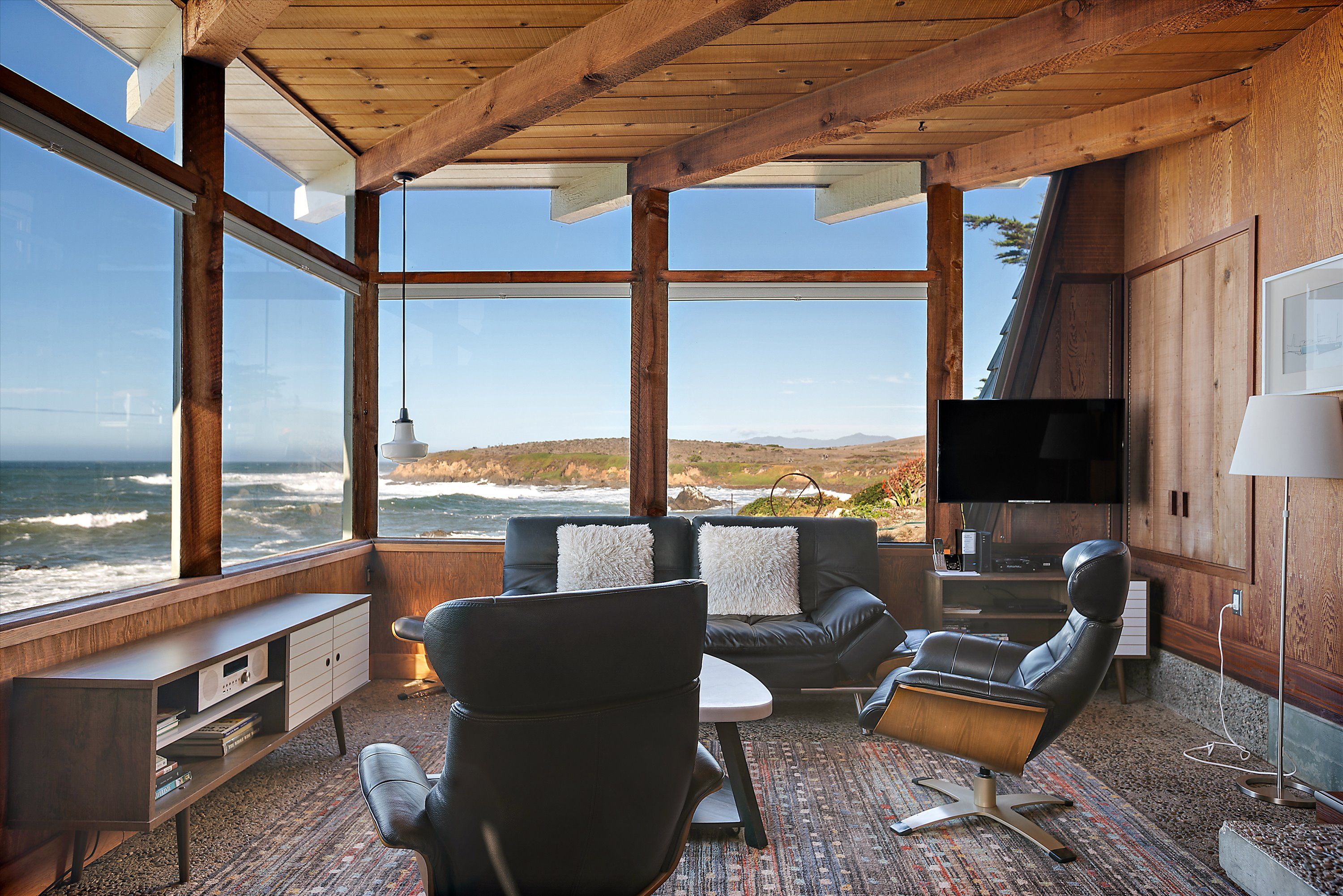 Oceanfront Cottage | Scenic Coast Property Management