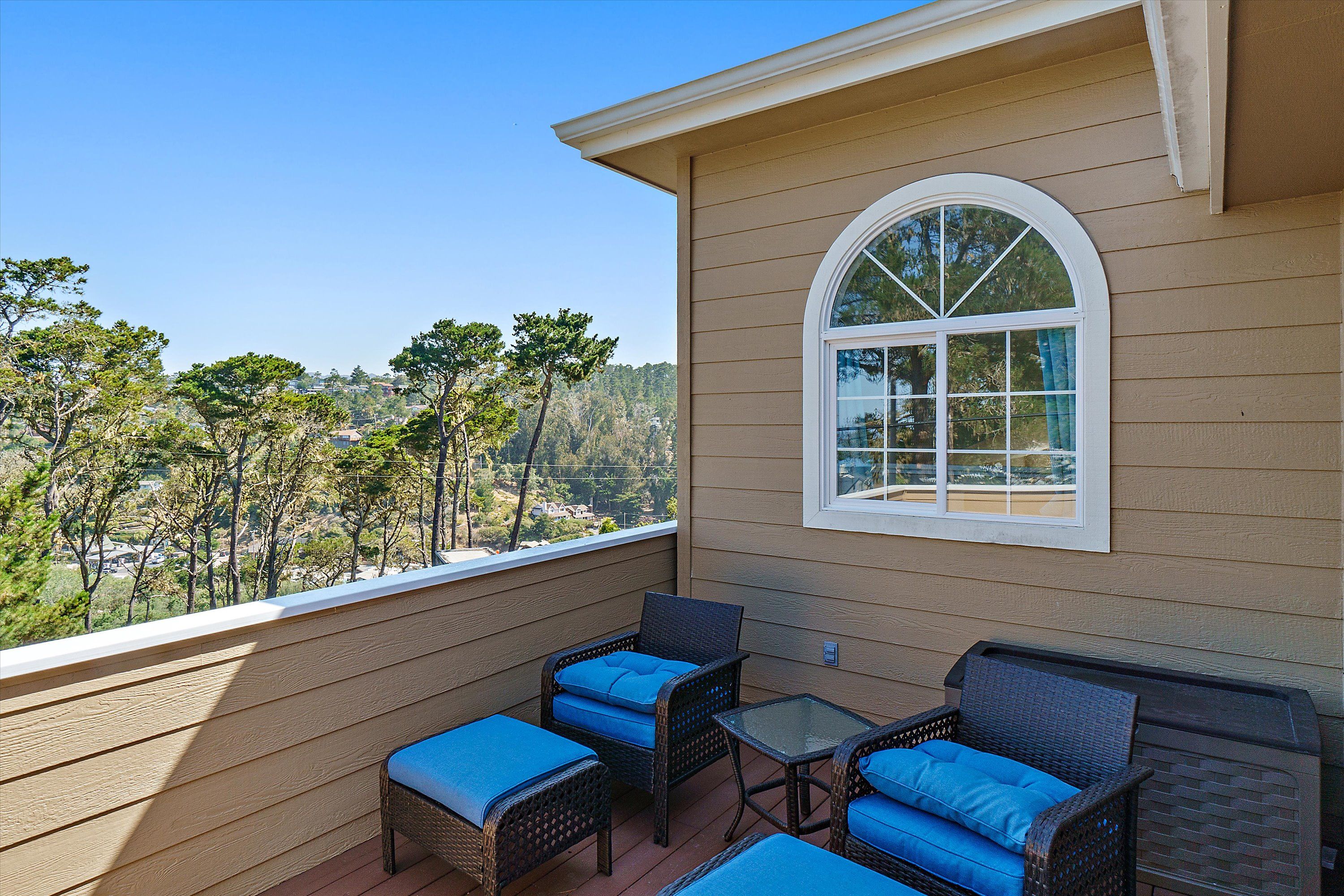 Ridgecrest Retreat | Scenic Coast Property Management