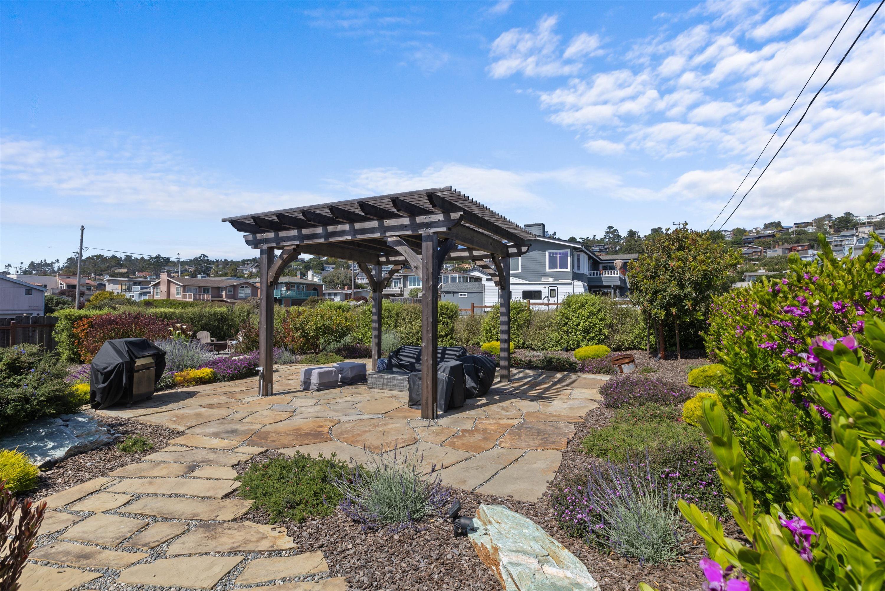 New Pet Friendly-Ocean View Pacific Breeze | Scenic Coast Property ...