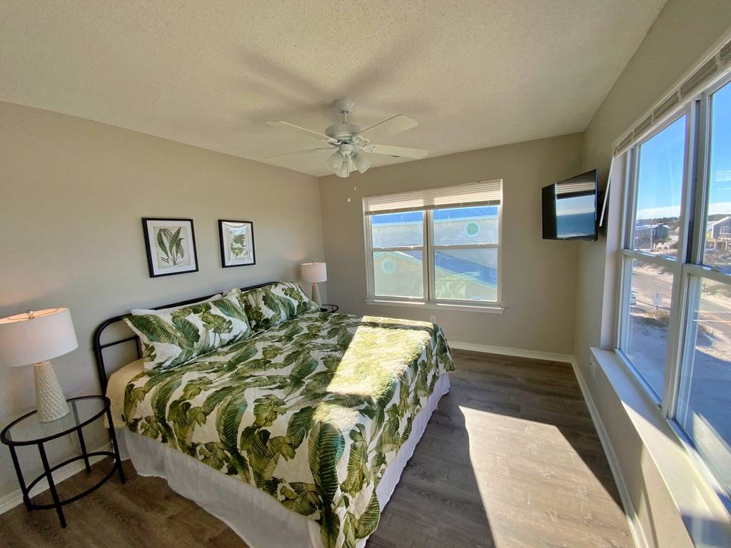 The Commodore West | Coastal View Vacations