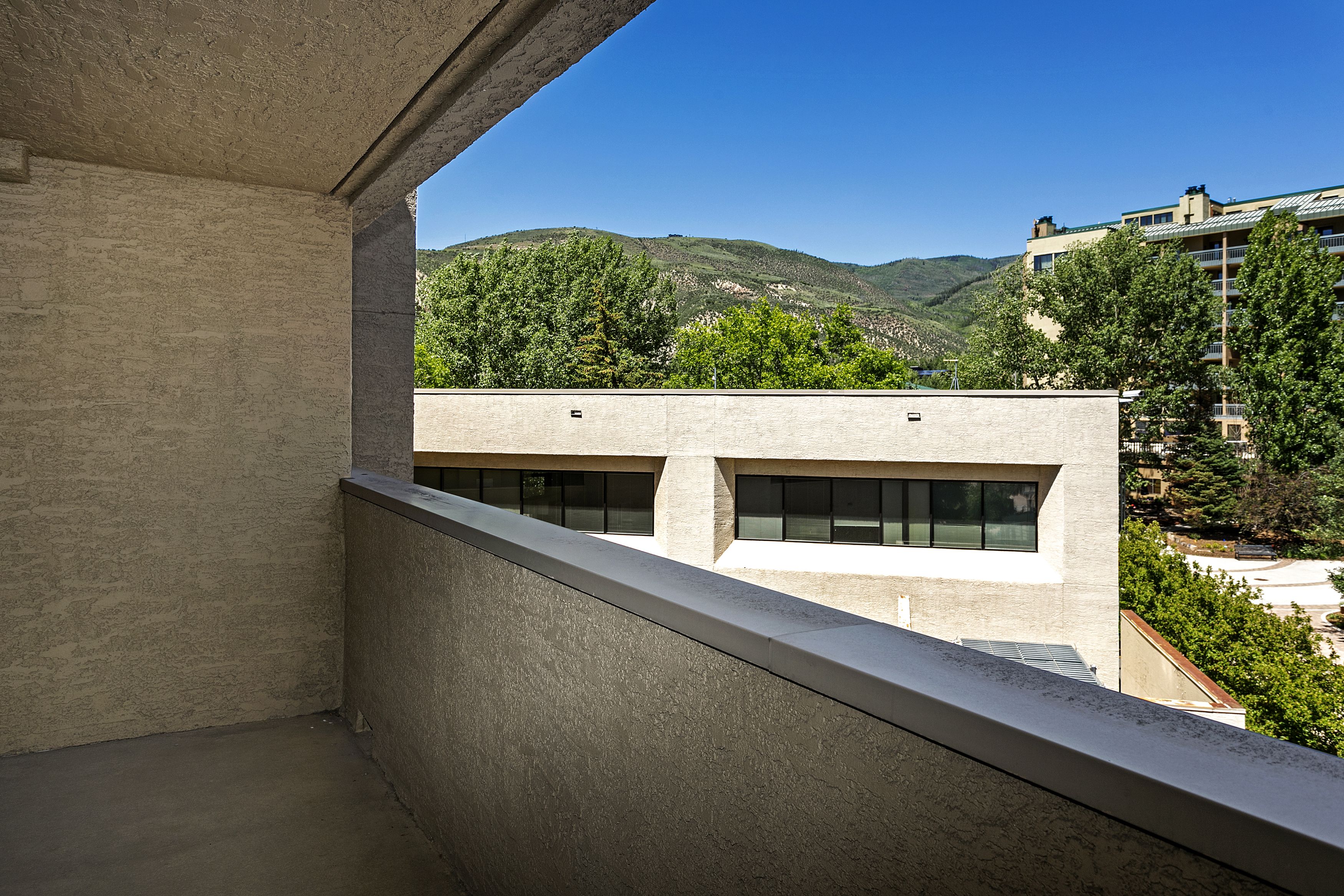 Seasons at Avon 228, 3BD Condo in heart of Avon | Vail Management Company