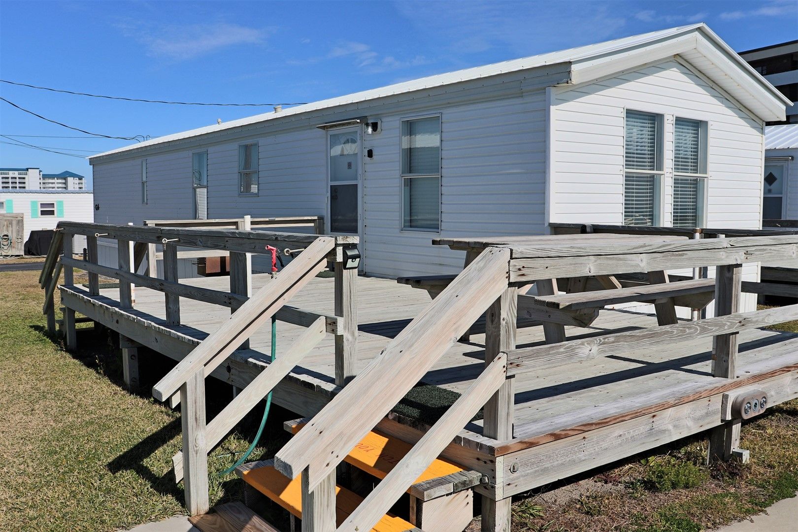 Gee Four | Sun-Surf Realty